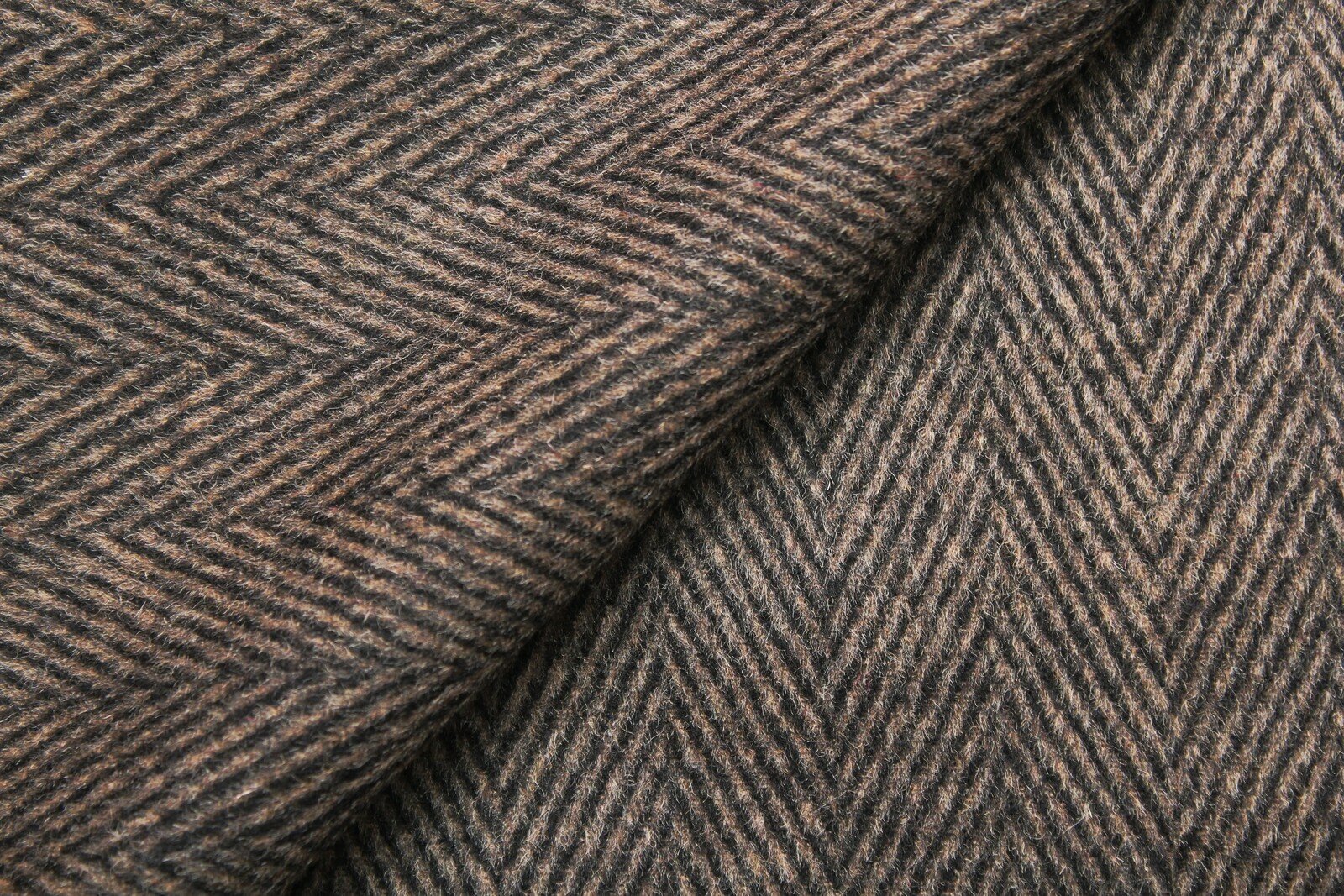 Ткань костюмно-пальтовая Nino чёрно-бежевая в ёлочку, 360 г/пм, ш150см, 0,5 м