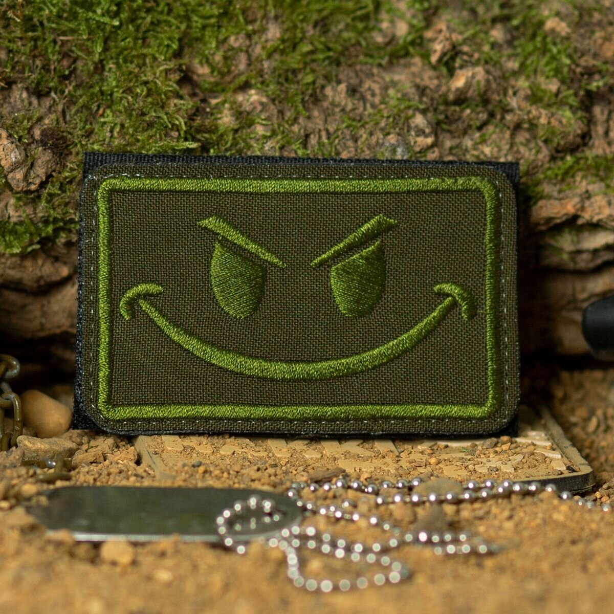 Нашивка ( шеврон патч patch ) тактическая Смайлик вышитая на липучке 8х5 оливковая
