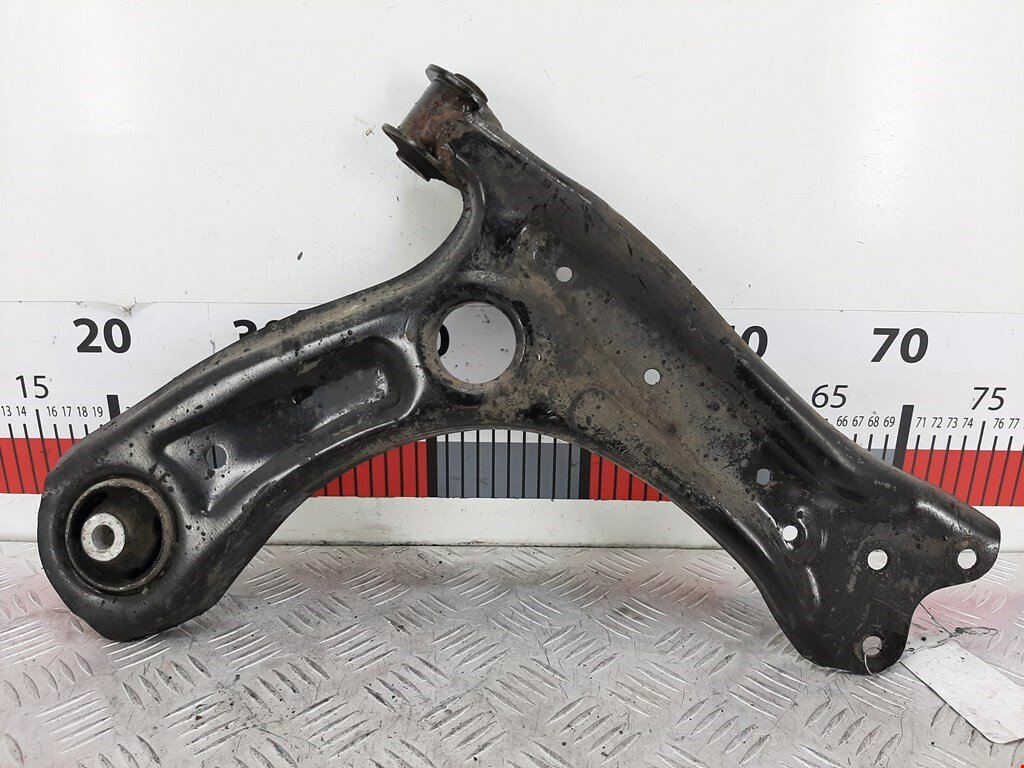 Рычаг передний правый Skoda Rapid 1 6R0407152F арт. 1813718