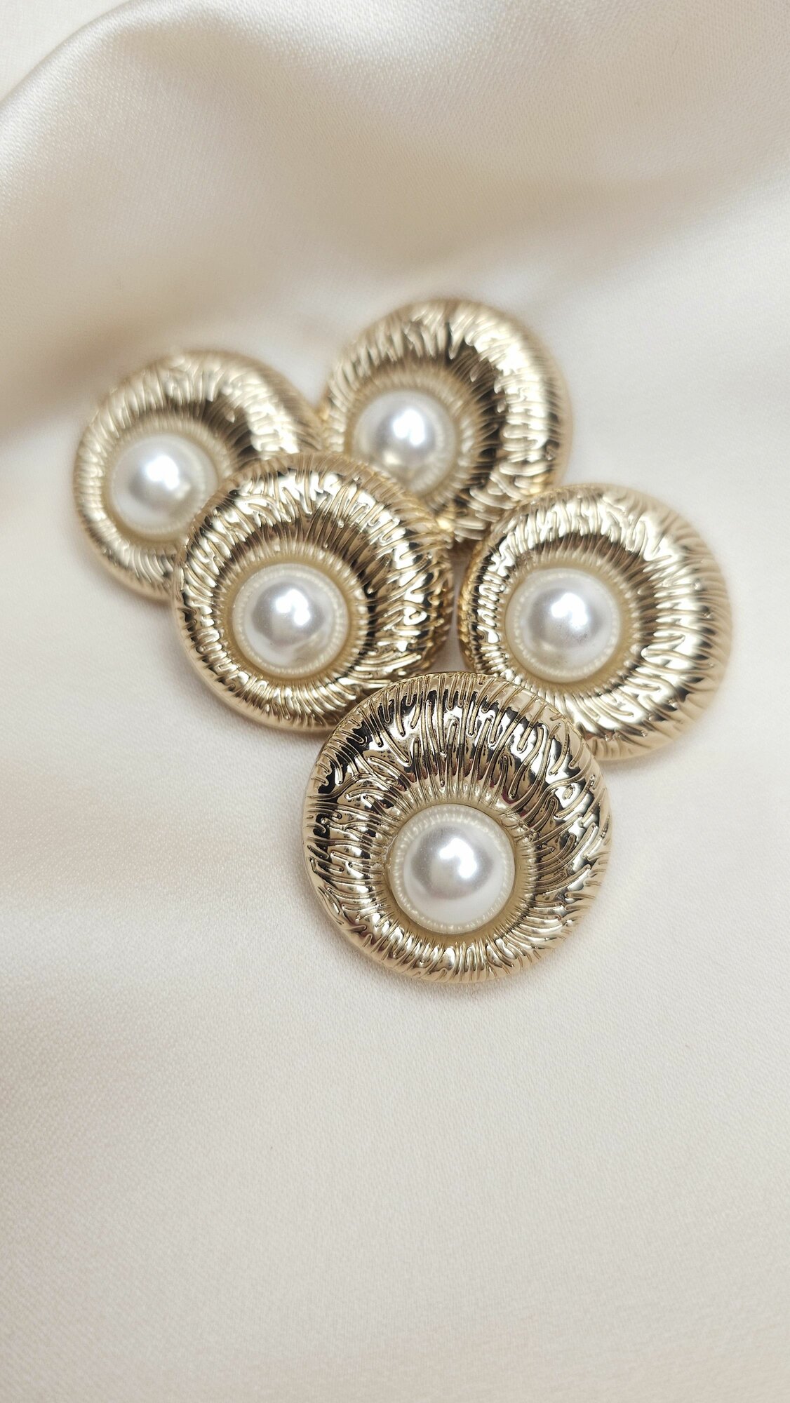 Пуговицы золото с жемчугом 2.5 см, 5 штук