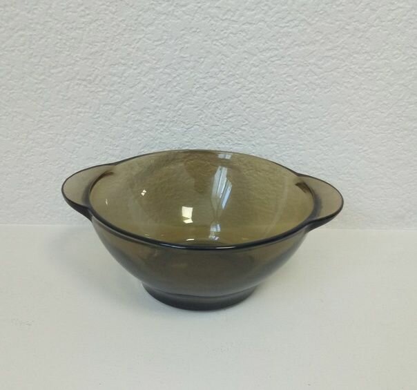 Тарелка суповая- бульонница , дымчатое стекло . Объём 510мл. Размер 15,8х11,8х6,6 см.