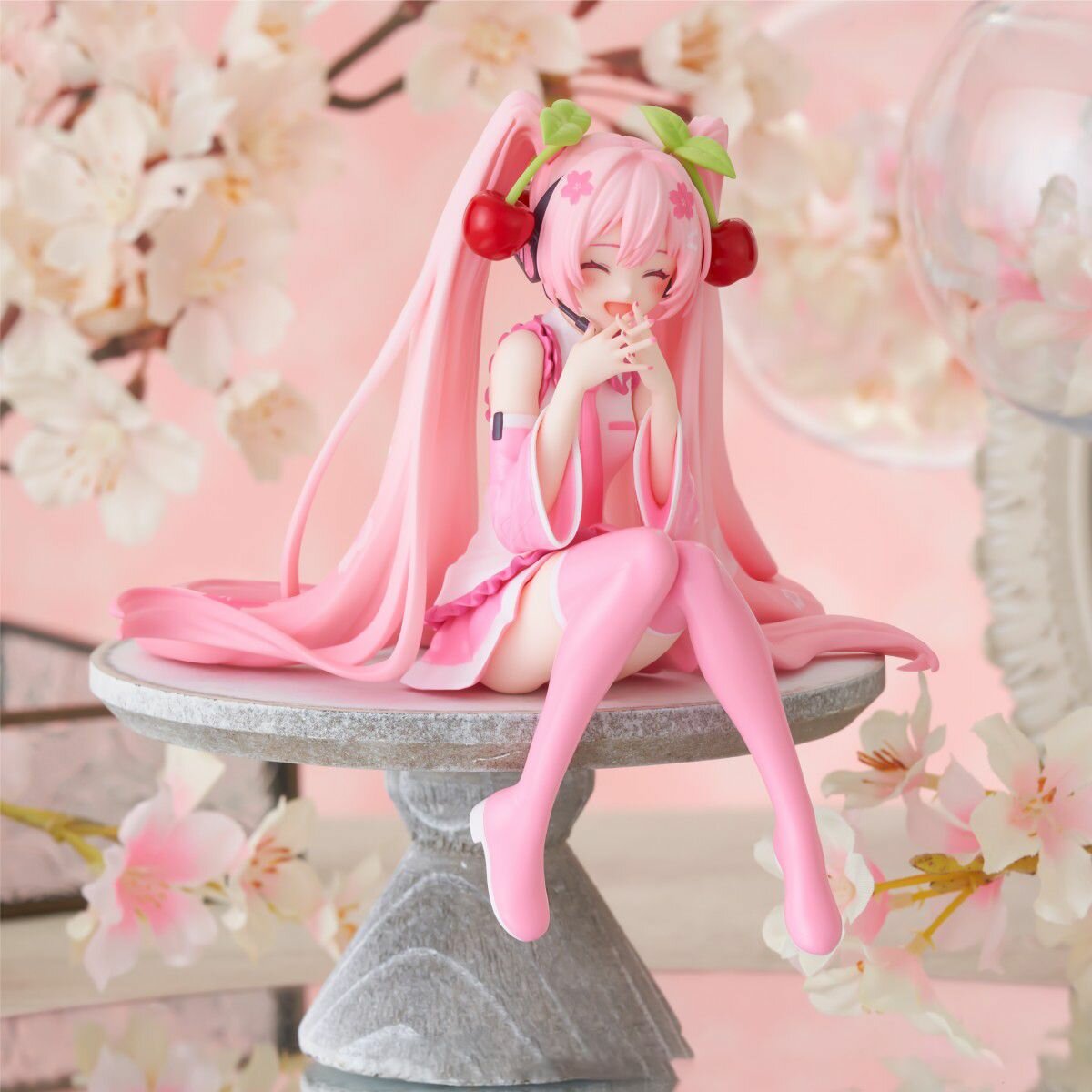 Аниме фигурка Хатсуне Мику в стиле розовая сакура 14 см для коллекции и декора
