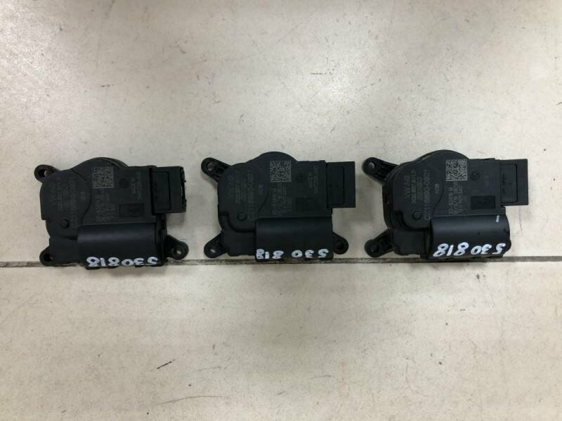 Моторчик заслонки печки Audi Audi Q3 8U 2012 кат.номер: 2Q0907511F 5Q0907511L