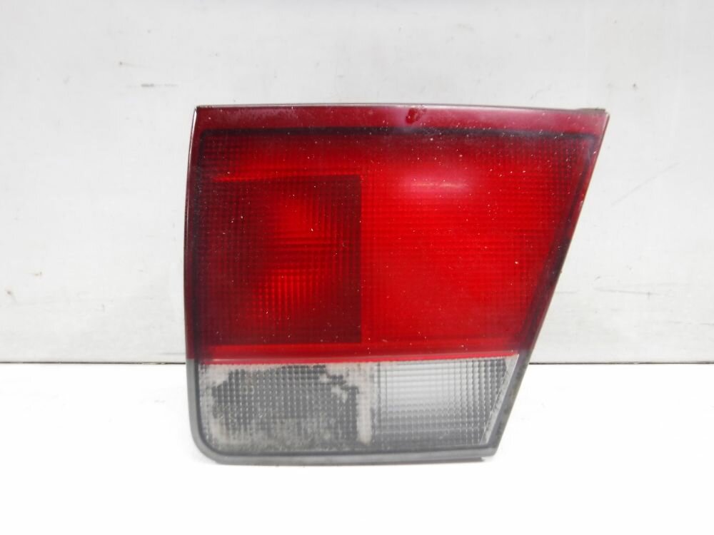 Фонарь задний внутренний правый Mazda 626 GE 8DG151380