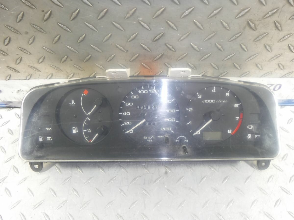 Панель приборов Nissan Primera P10 (1990—1995) 2481170J10