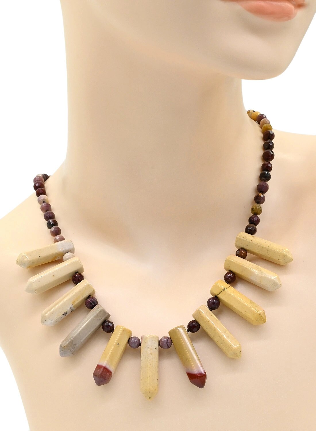 Бусы, яшма, мукаит