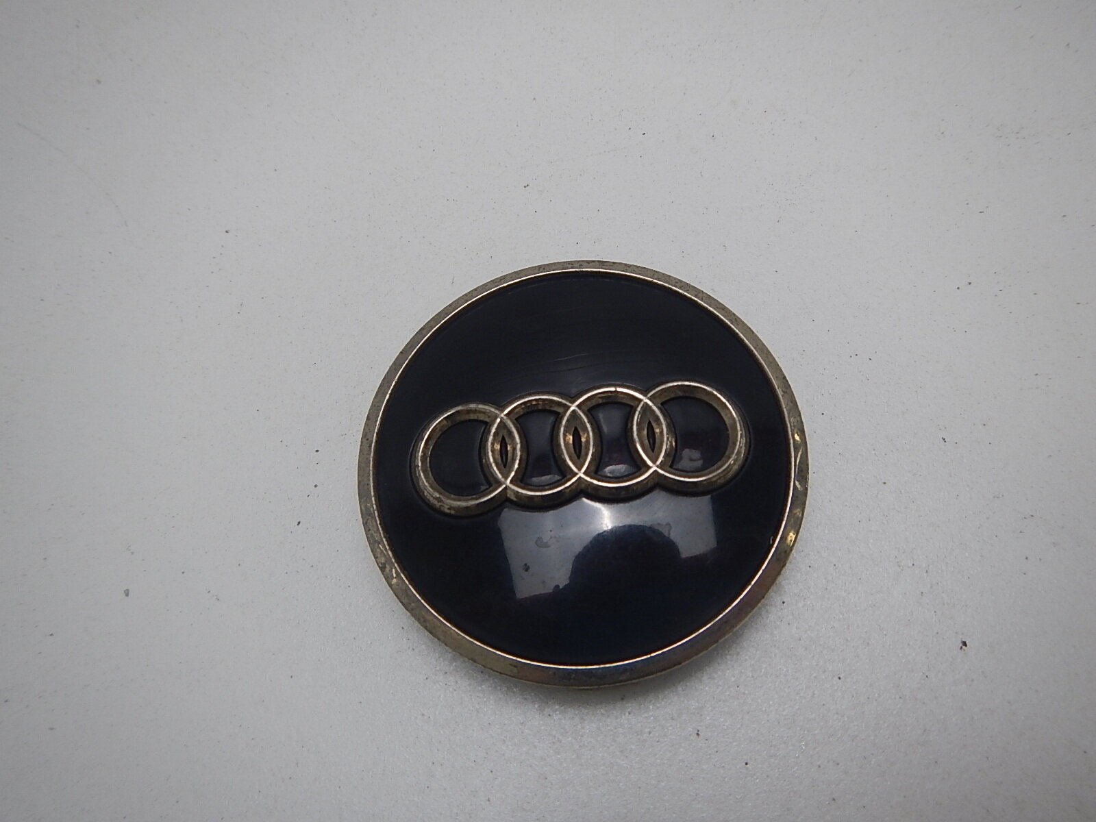 Б/У Колпак декоративный легкосплавного диска, Audi (Ауди)-Q8 (18-) AUDI Q8 (18-) Потертости. 612023 VAG арт. 8W0601170A