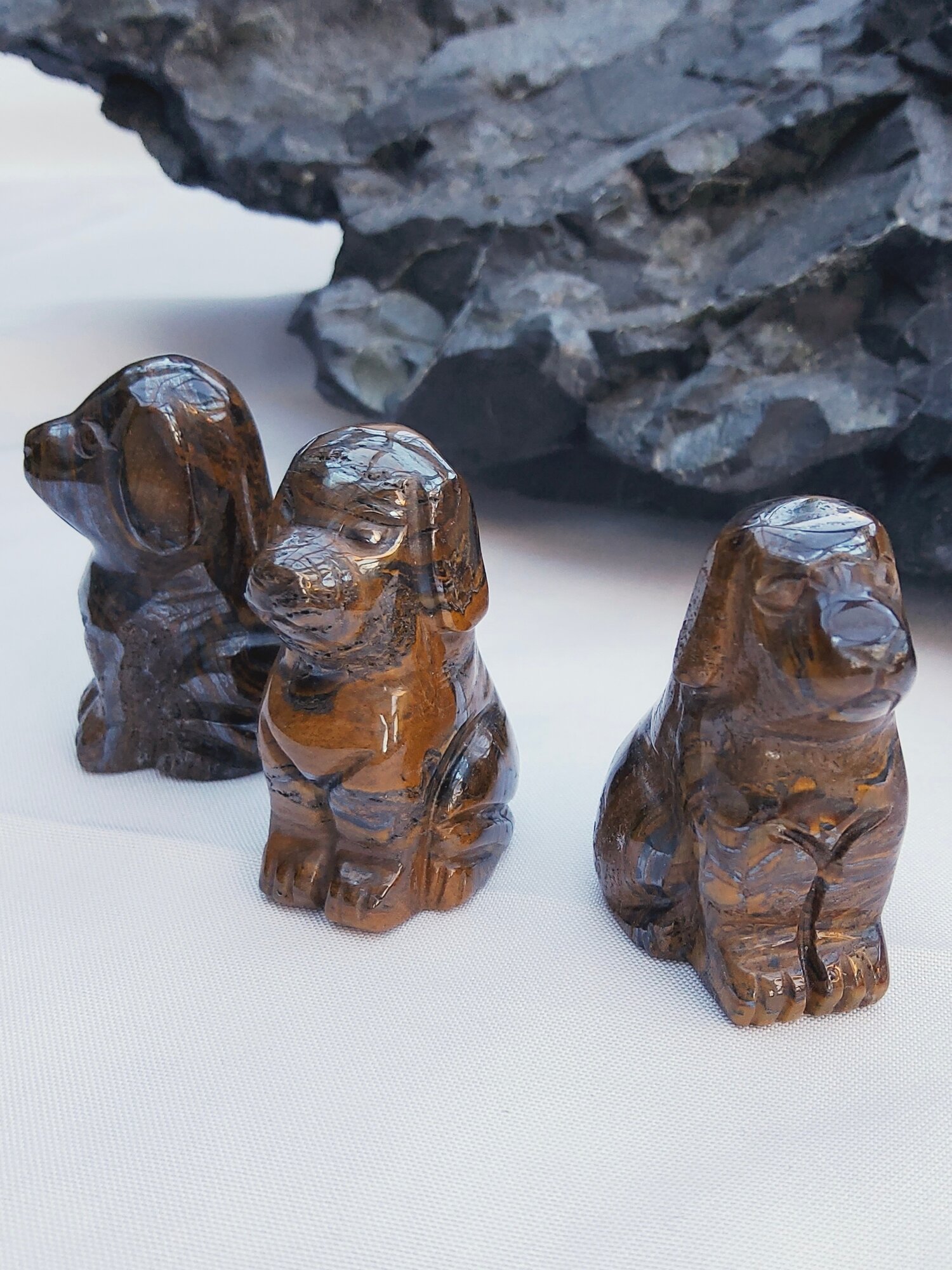 Фигурка собака натуральный камень Тигровый глаз 40 мм