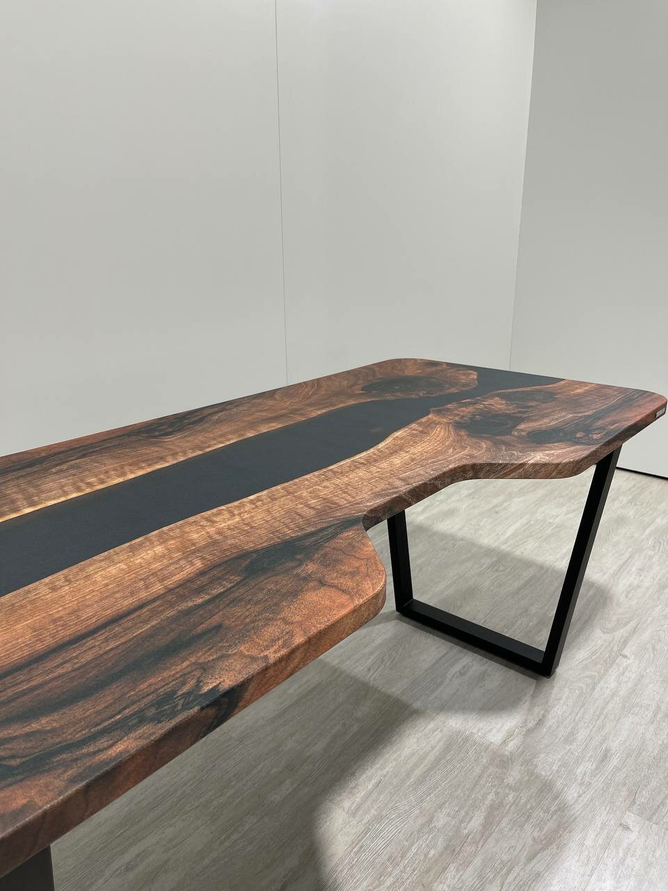 Стол компьютерный с вырезом THETABLE 180х80 см 3.26/2.1