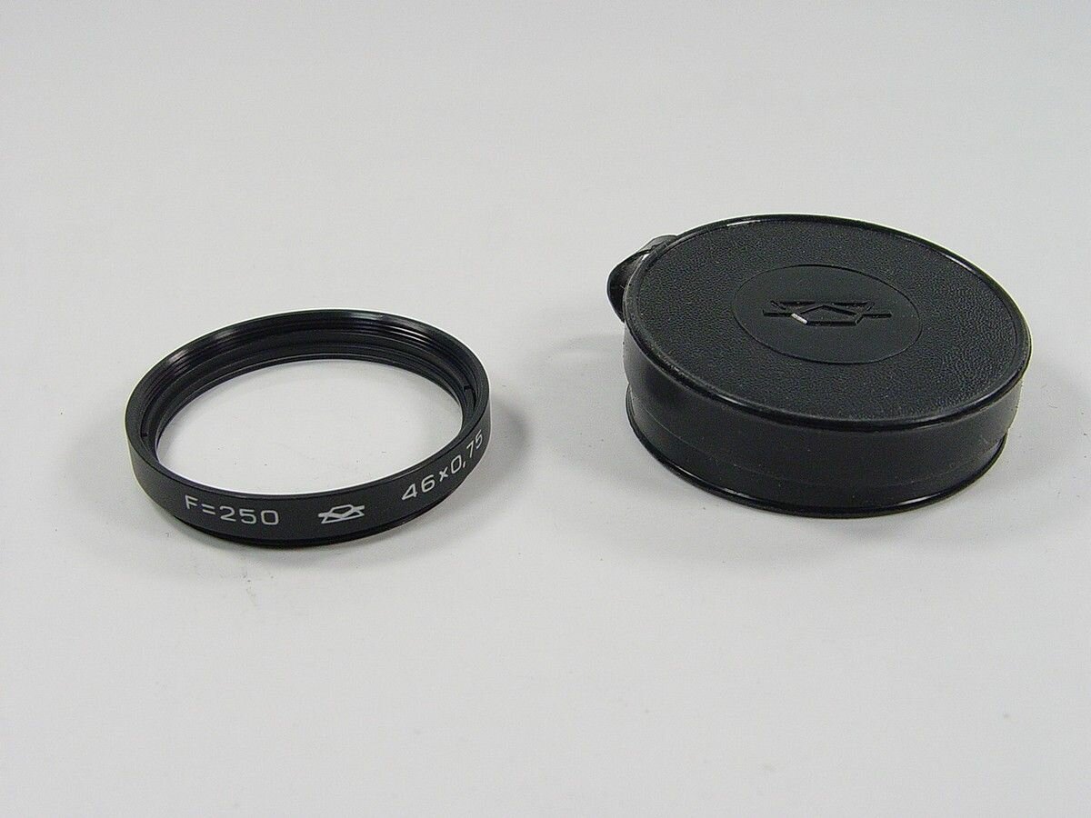 Ахроматическая макро линза F-250. Резьба М46x0,75. Красногорский завод.