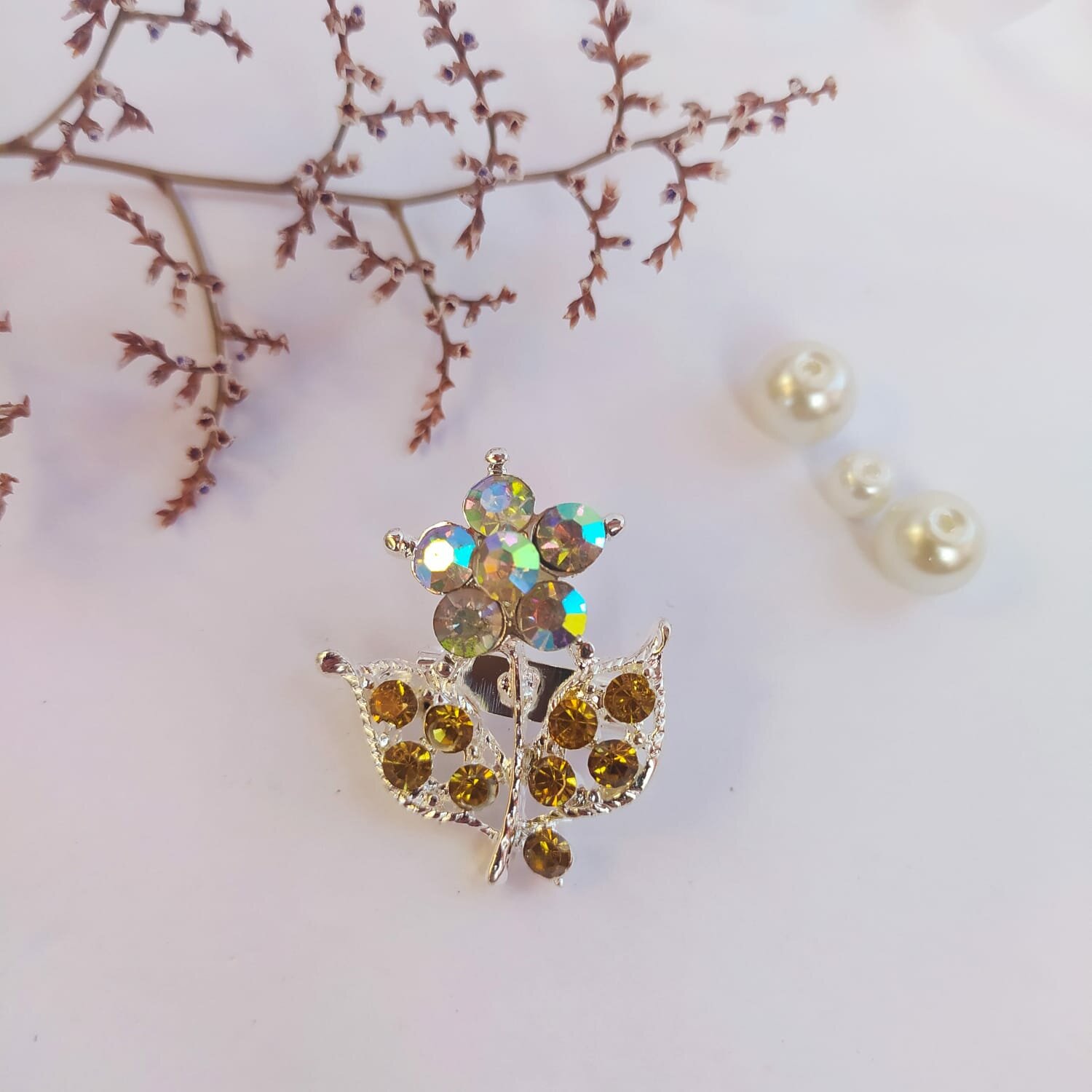 Брошь, стразы