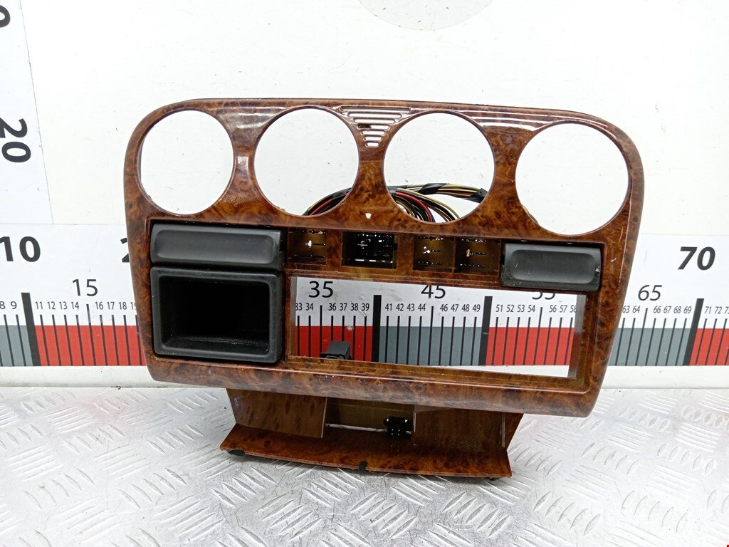 Рамка под магнитолу (под панель управления отопителем) Opel Omega B 090436997 арт. 1966174