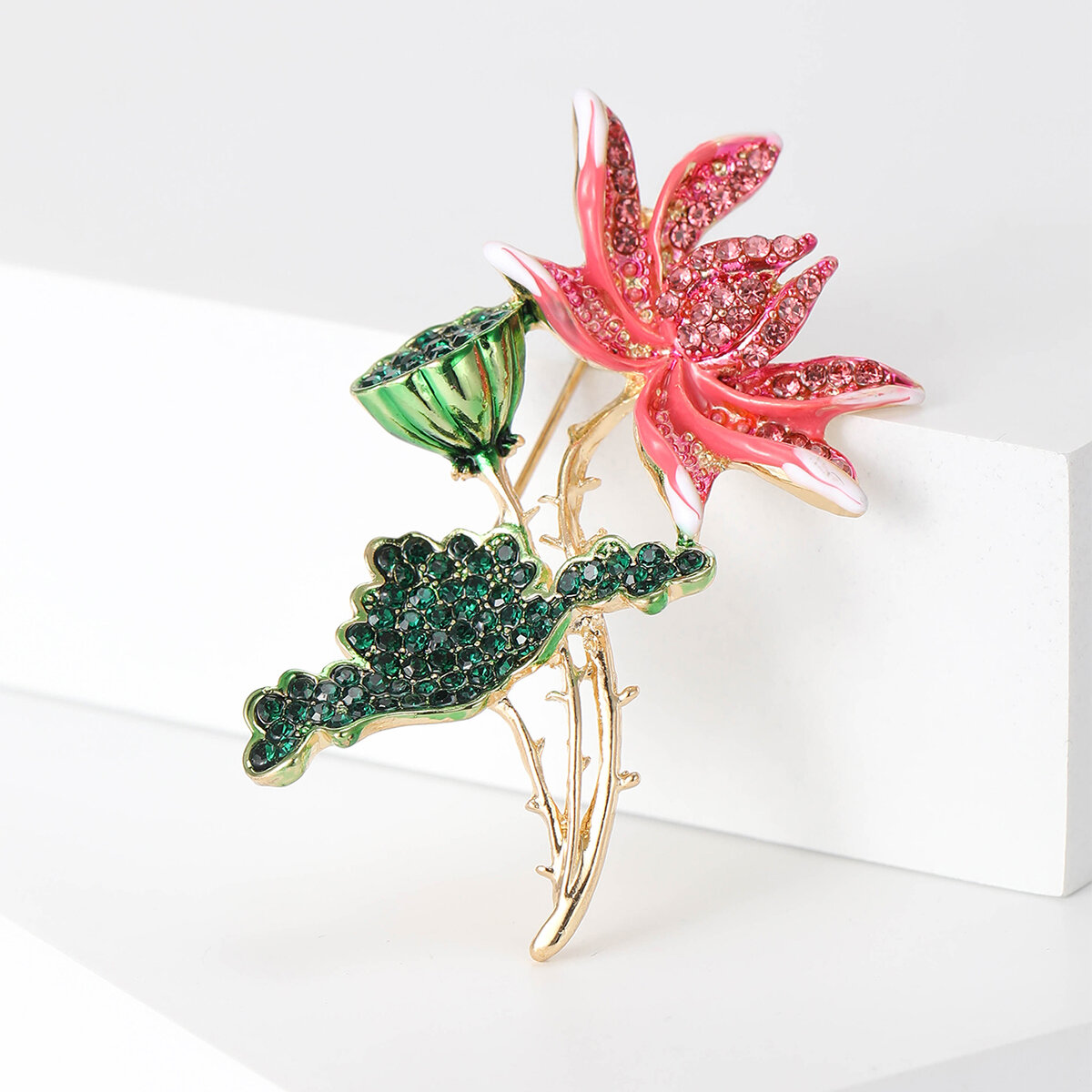 Брошь, стразы