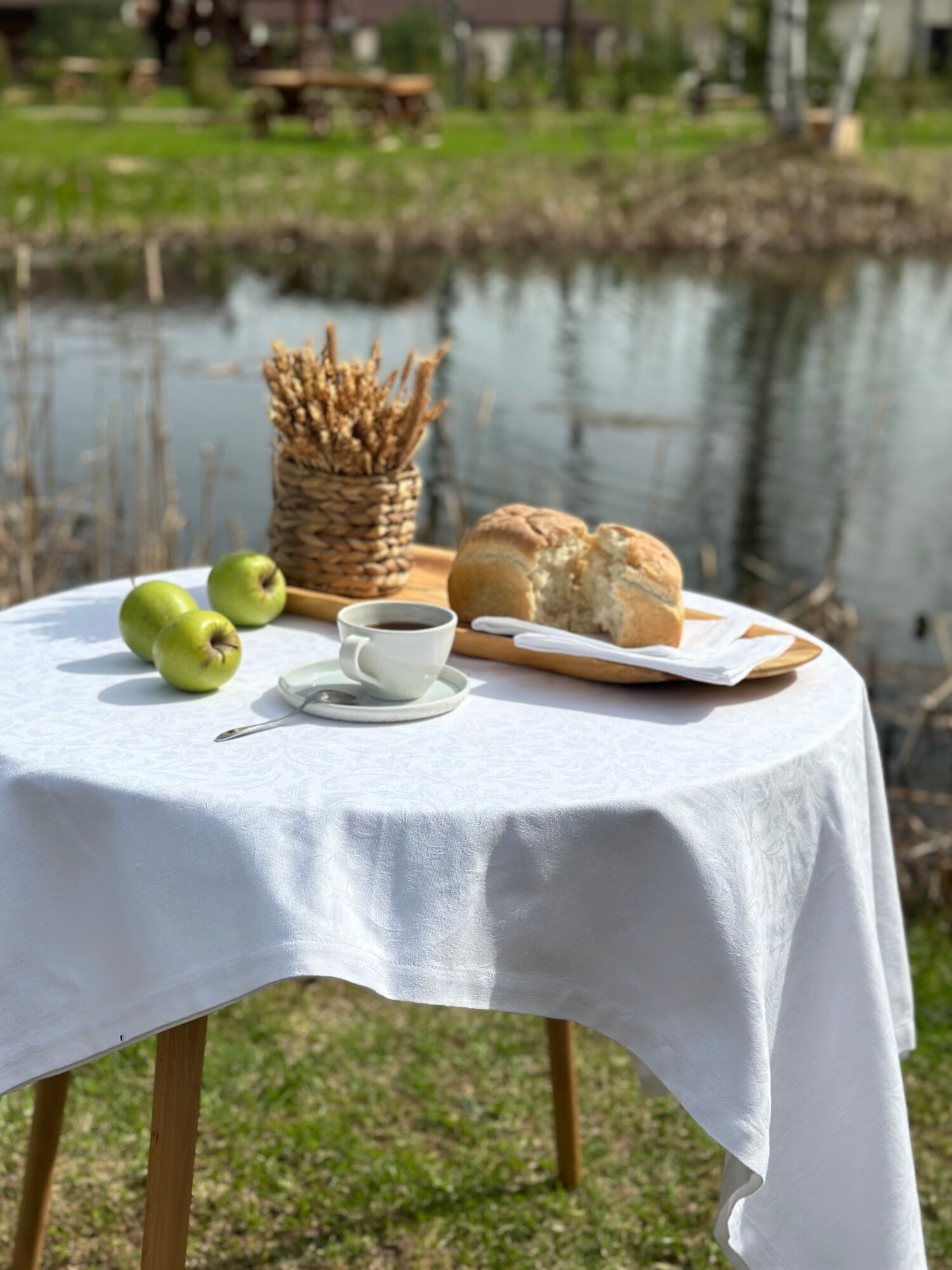 Белая льняная жаккардовая скатерть, 150 х 200 см прямоугольная