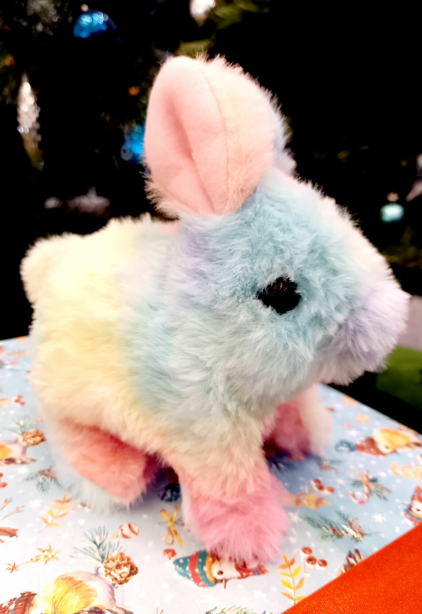 Игрушка заяц Кролик ходит и пищит / Интерактивный зайчик на батарейках механический