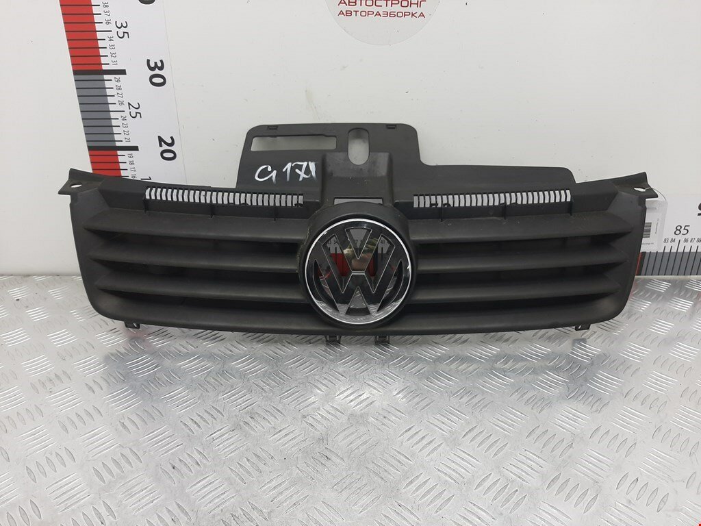 Решетка радиатора Volkswagen Polo 4 6Q0853653C арт. 1742812