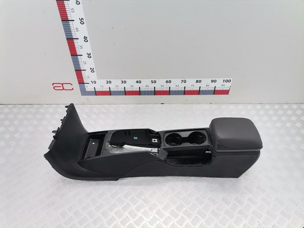 Подлокотник Volvo S40 2 30755349 арт. 1824352