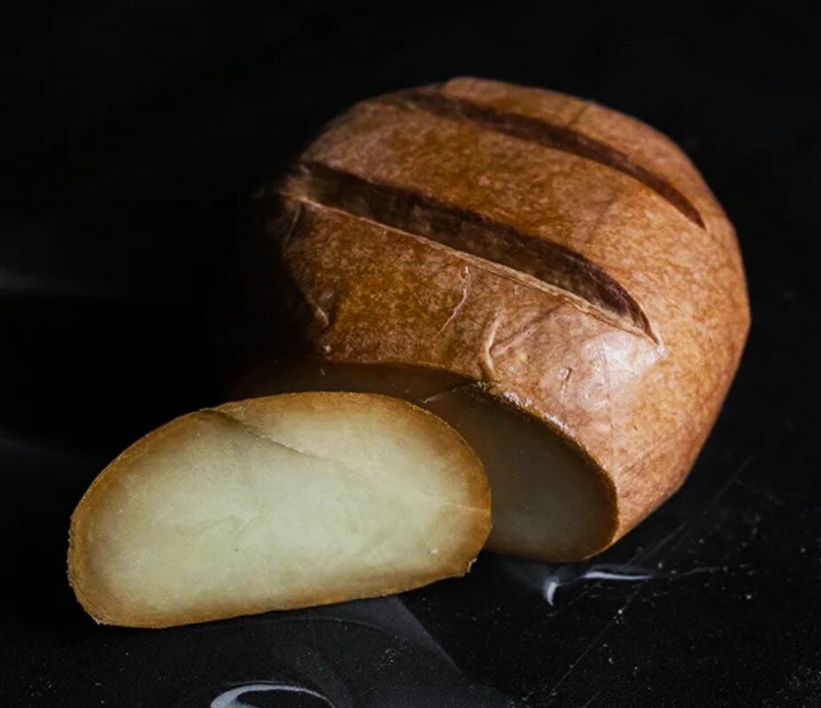 Копченый *Сулугуни* батон в вакуумной упаковке 1кг.