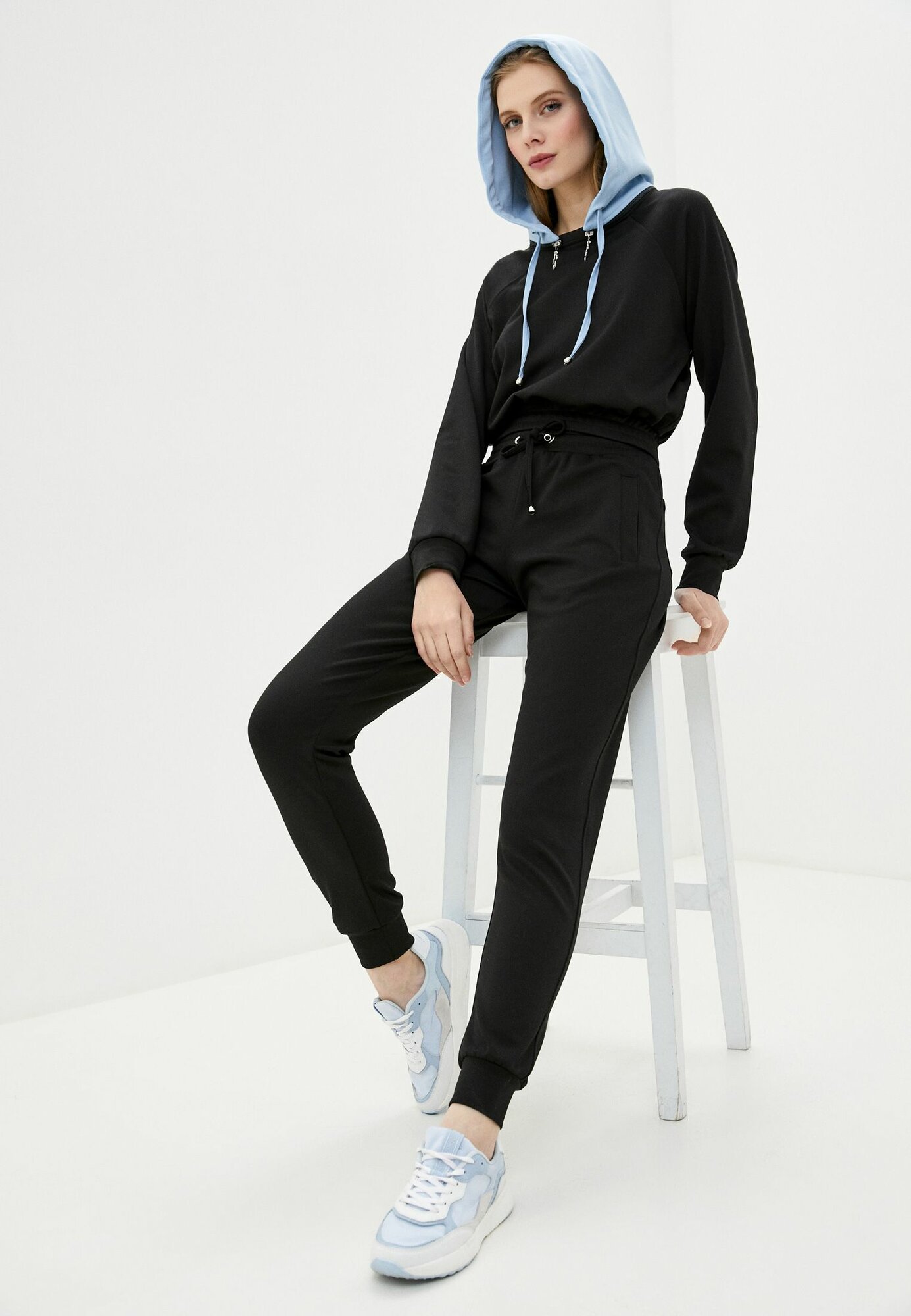 Костюм спортивный