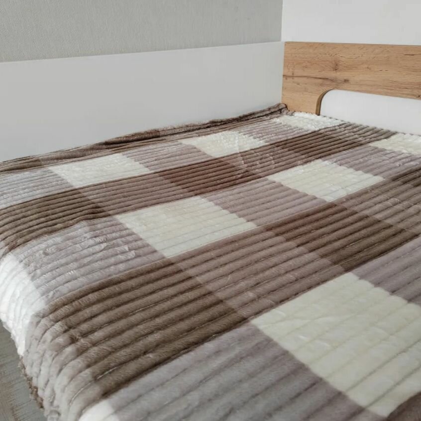 Плед плюшевый в клетку евро размер 200х220 см, покрывало на кровать