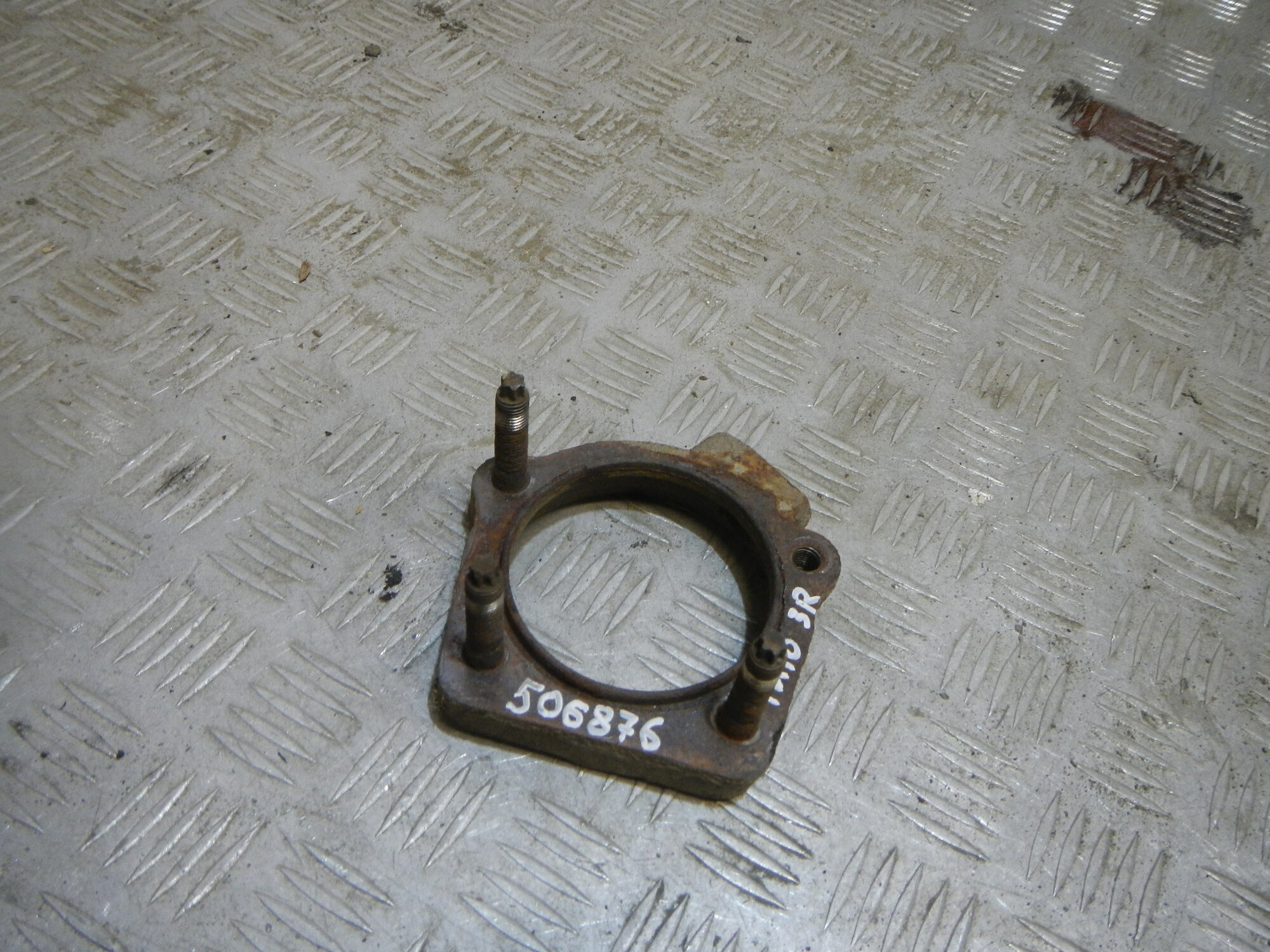 Б/У Кронштейн (сопут.товар), Chery (Чери)-TIGGO (T11) (05-16) Chery TIGGO (T11) (05-16) Крепления датчика ABS задней прав...