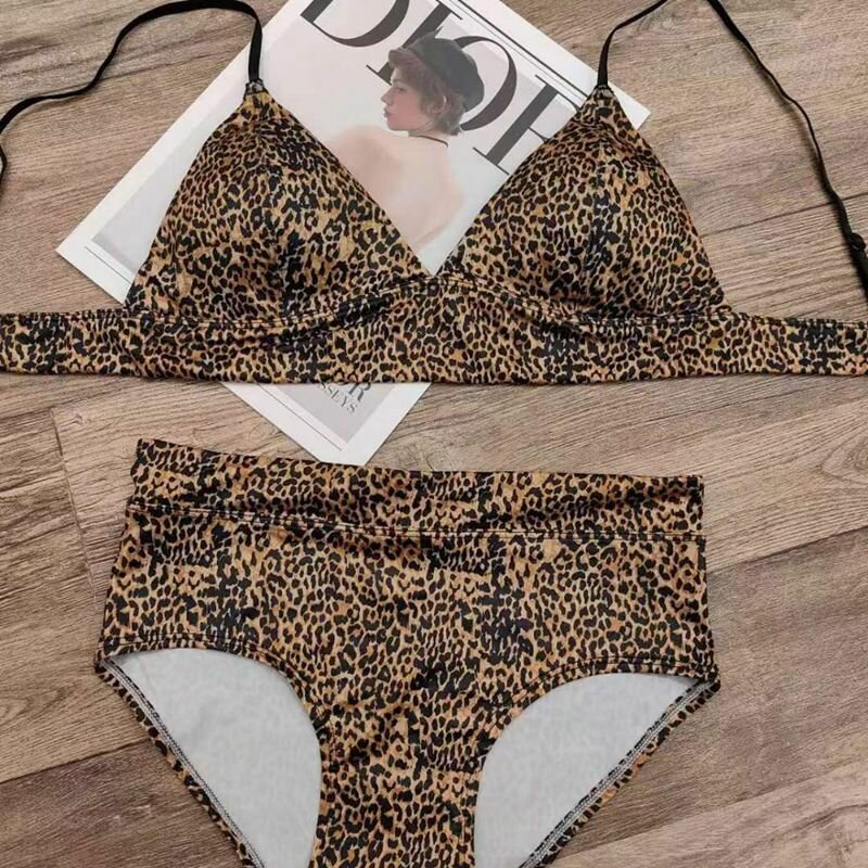 Комплект нижнего белья: бюстгальтер-треугольник без косточек, тонкий, с красивой спинкой, бесшовный, удобный, дышащий, тонкие бретели, женское нижнее белье для небольшой груди. Леопардовый принт.