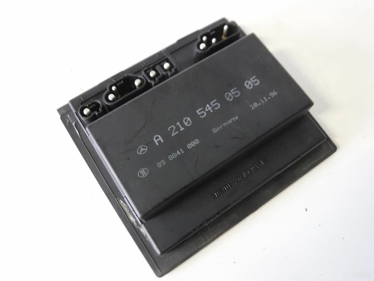 Блок управления ABS Mercedes-Benz E-класс W210/S210 (1995—1999) A2105450505