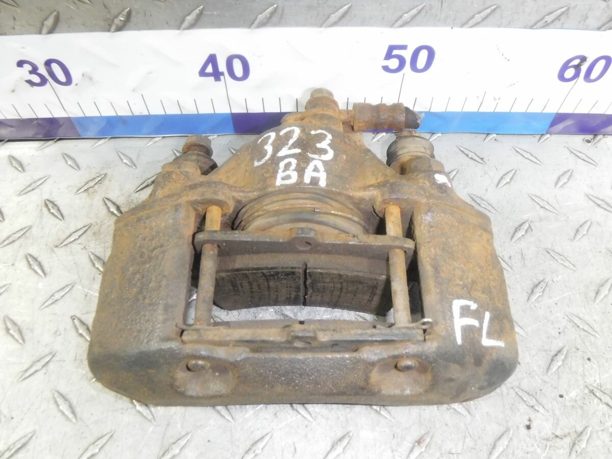 Суппорт тормозной передний левый Mazda 323 BA (1994—2000) B4623399Z