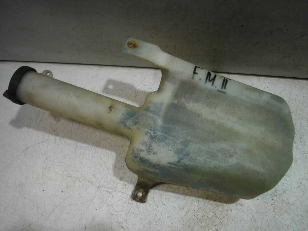 Бачок омывателя лобового стекла Ford Mondeo II 1021382
