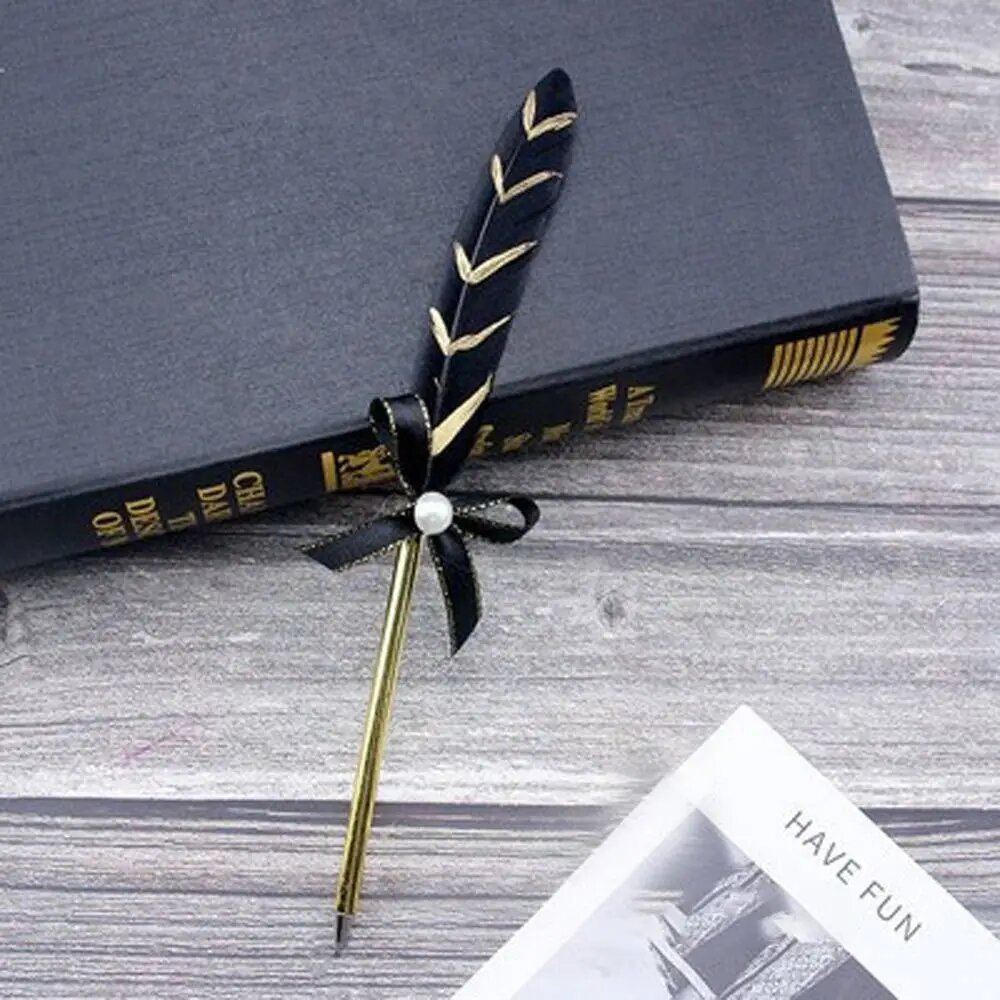 Шариковая ручка с перьями C-8