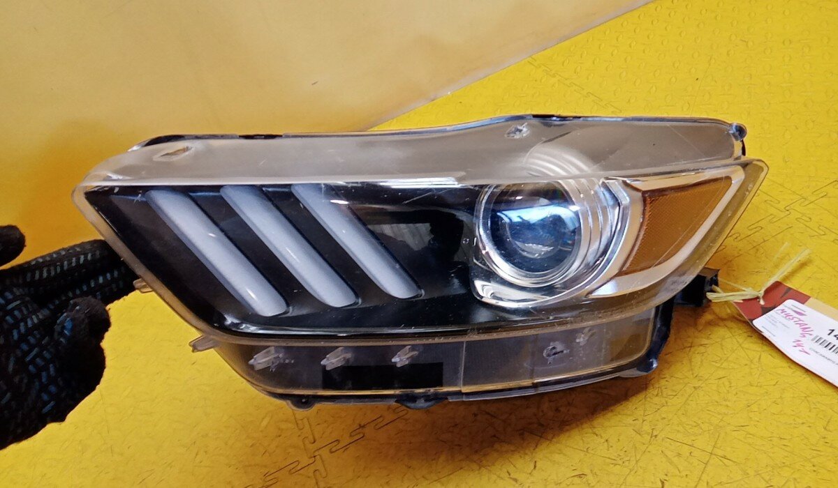 Фара левая Mustang Ford