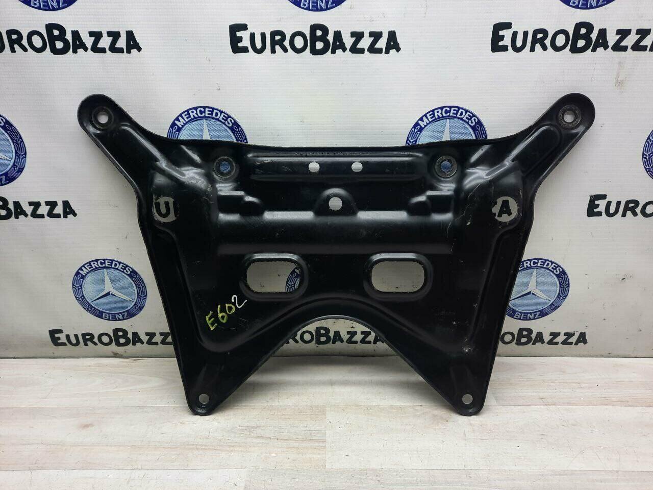 Кронштейн рулевой рейки Mercedes W212 A2126280711