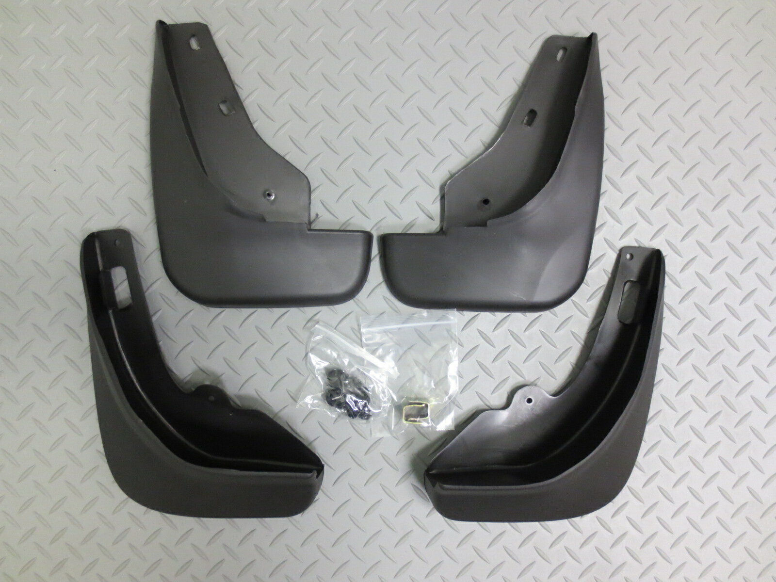 Брызговики Ford Focus седан 2005-2011