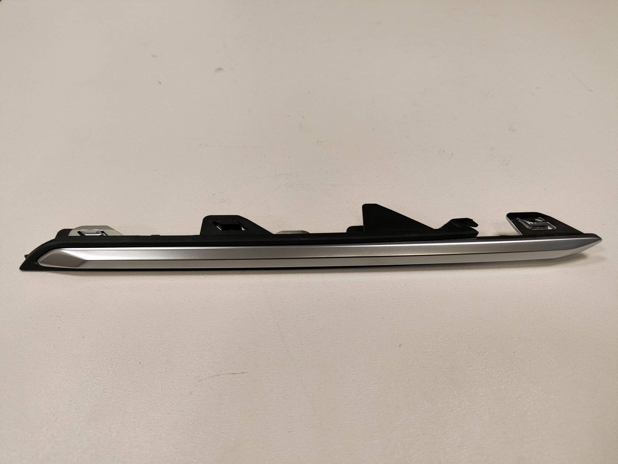 Накладка бампера переднего правая Changan UNI-L (Lamore) [1.5 16V 7AMT лифтбэк Turbo] C589F2713011900