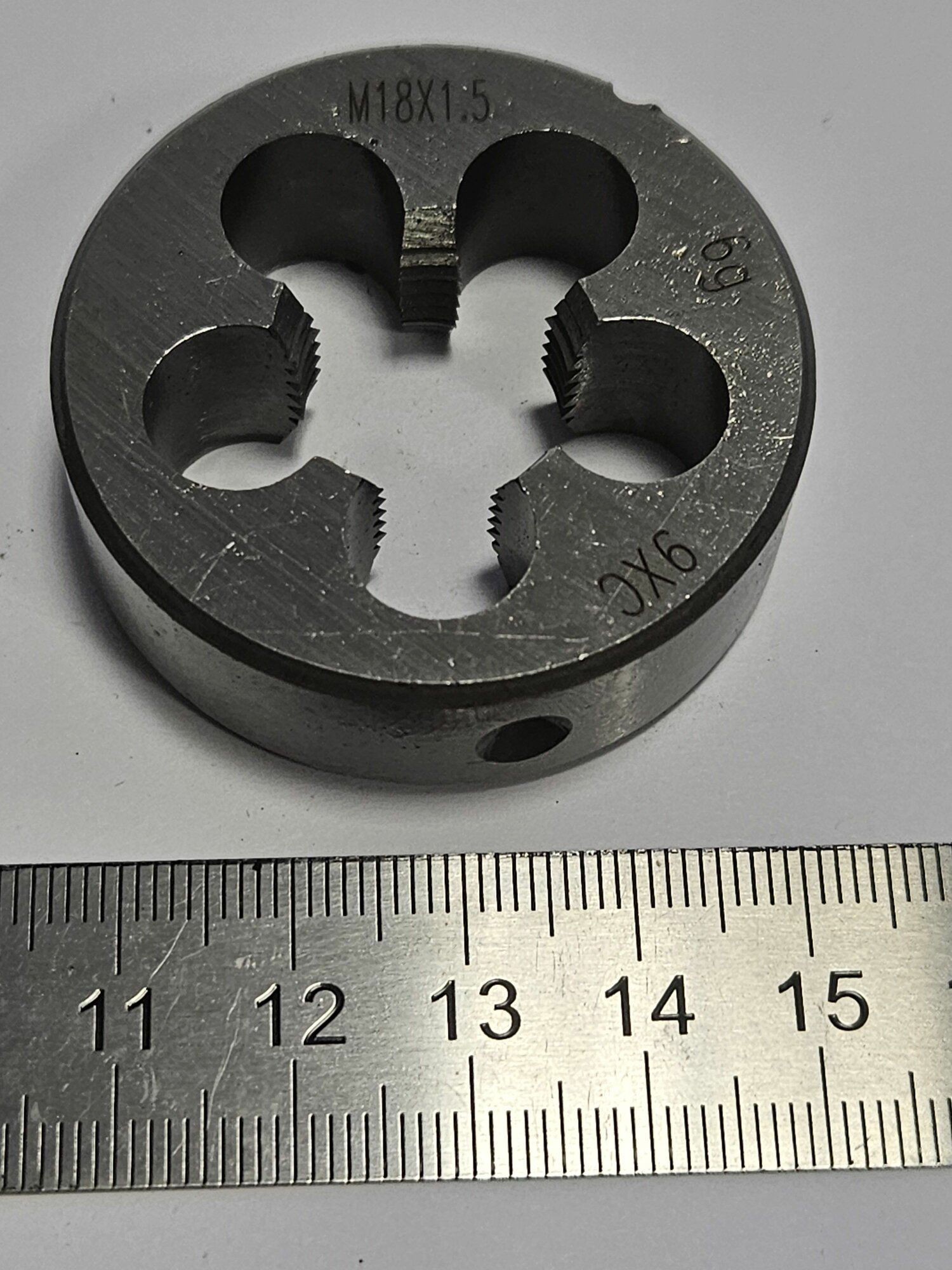 Плашка метрическая М18х1,5