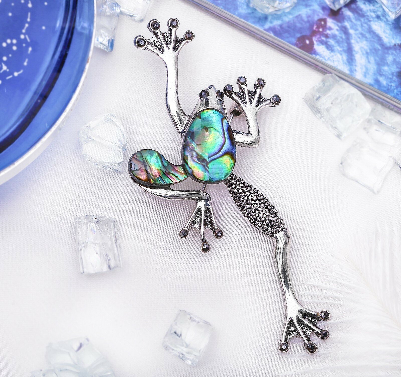 Брошь, стразы, эпоксидная смола