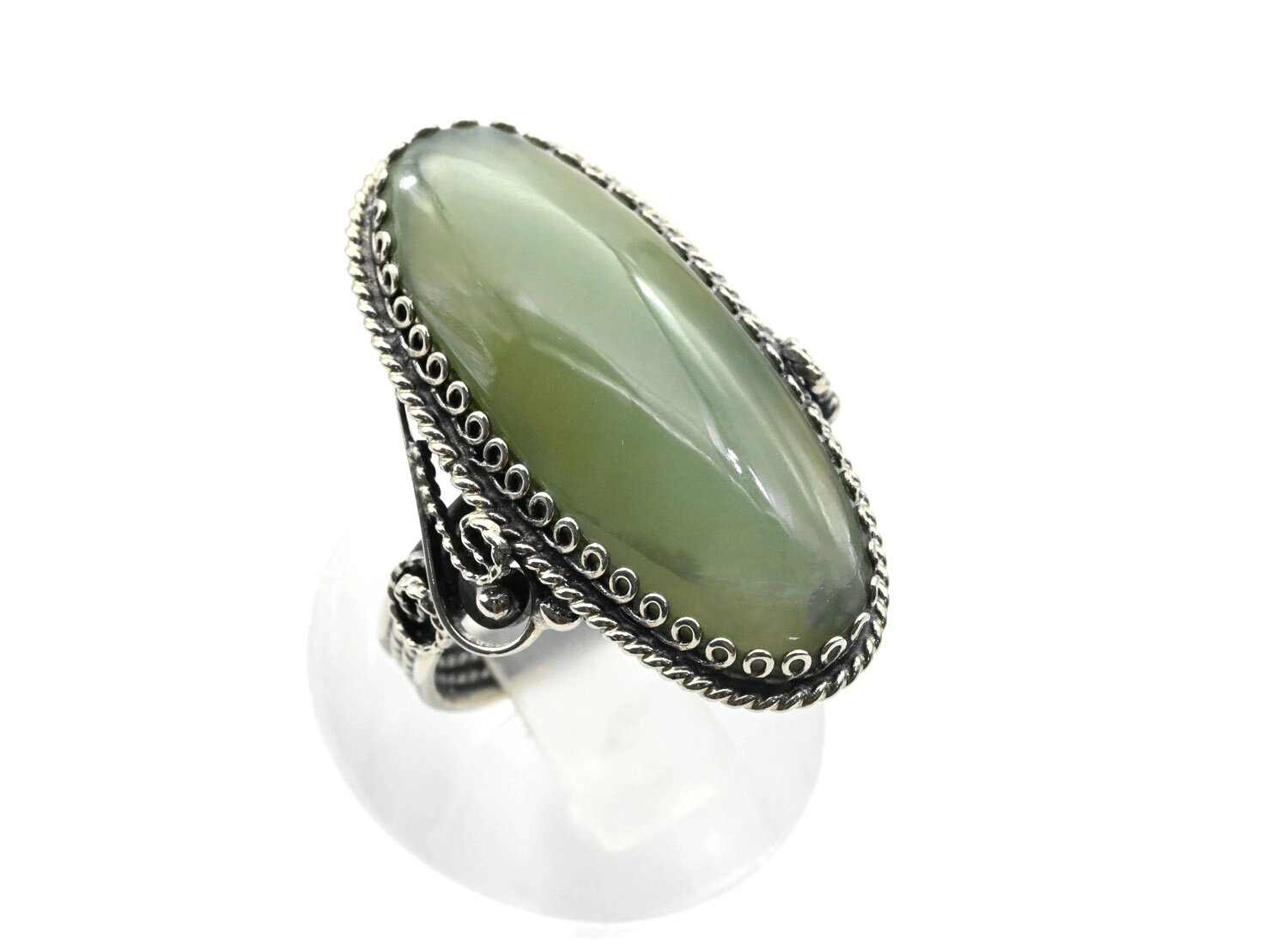 Кольцо, нефрит