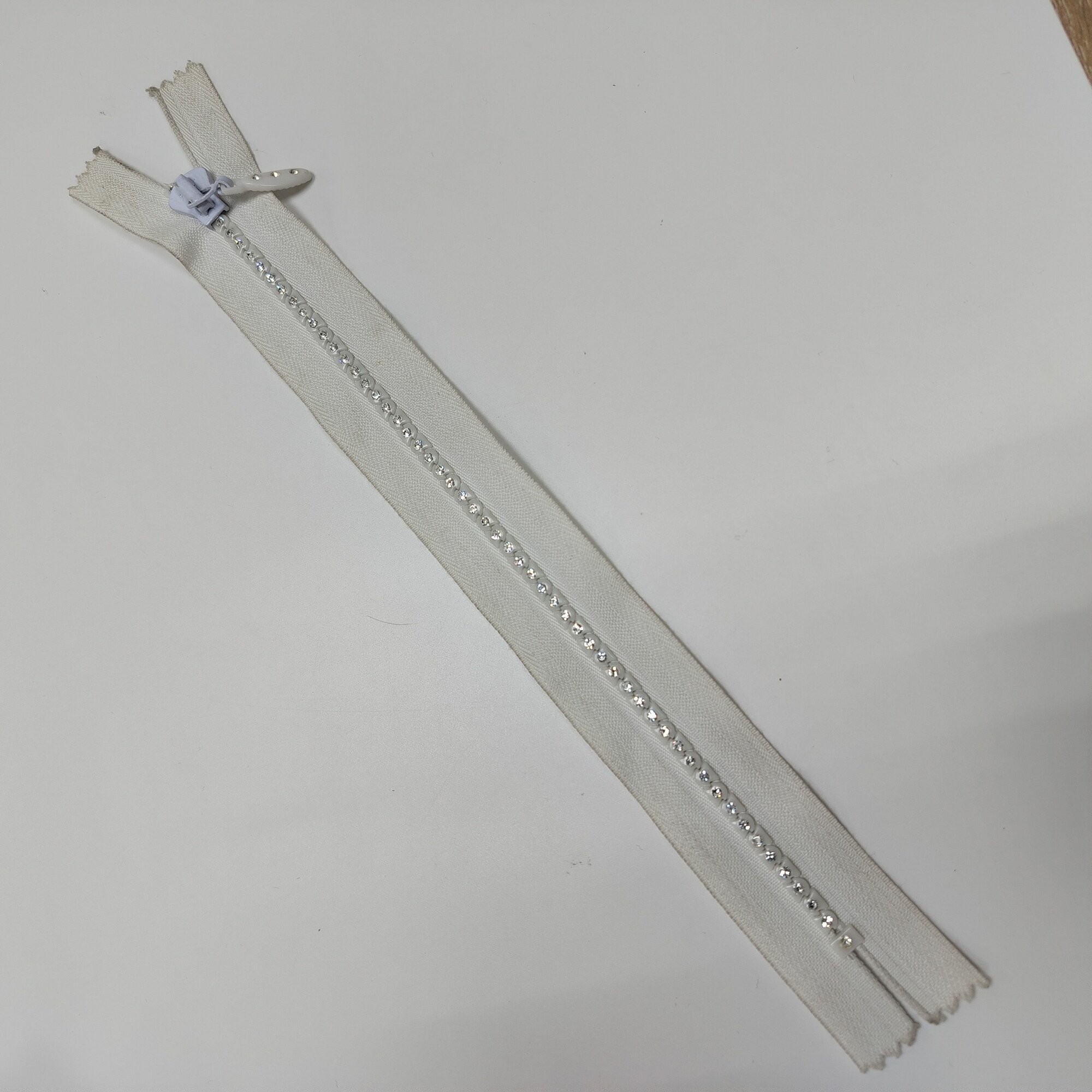 Молния со стразами неразъемная 15 см.