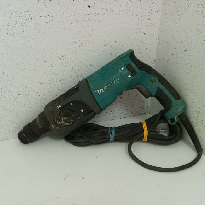 Перфоратор Makita HR2470