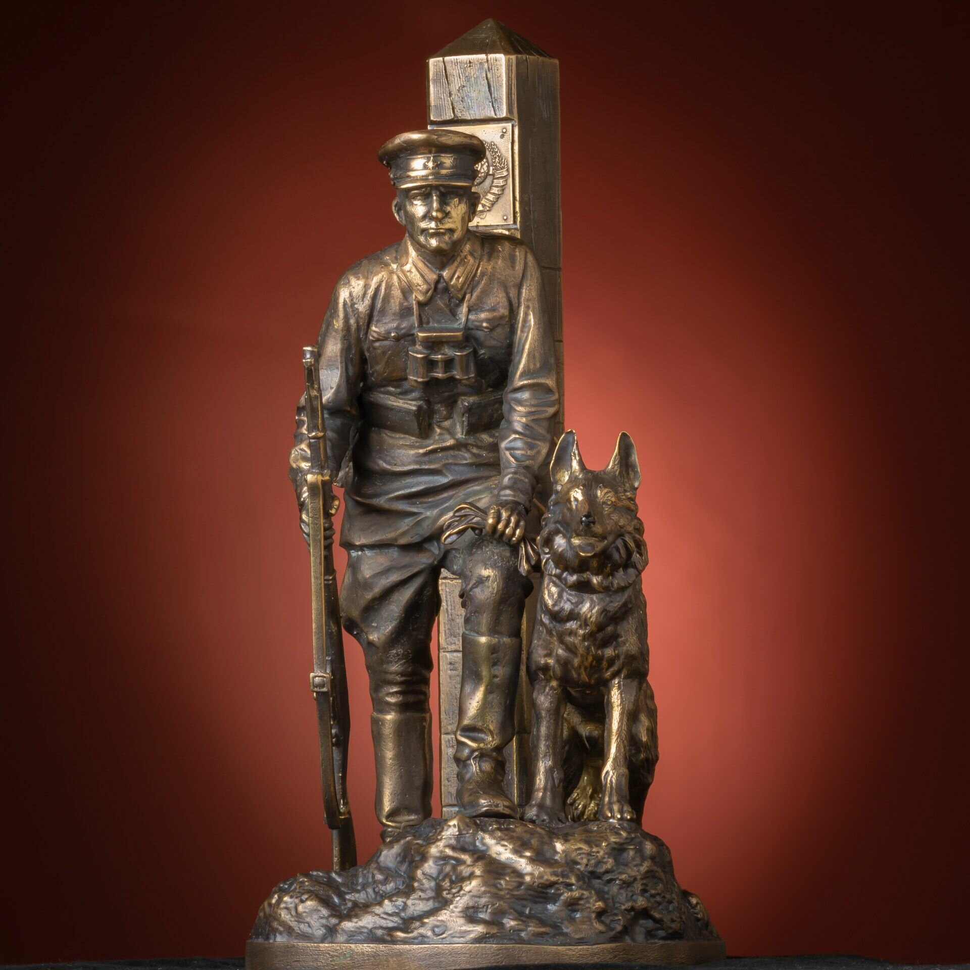 Бронзовая скульптура студии русский раритет. Пограничник НКВД СССР. На Советско-Финляндской границе. 1939 год. 195 мм.