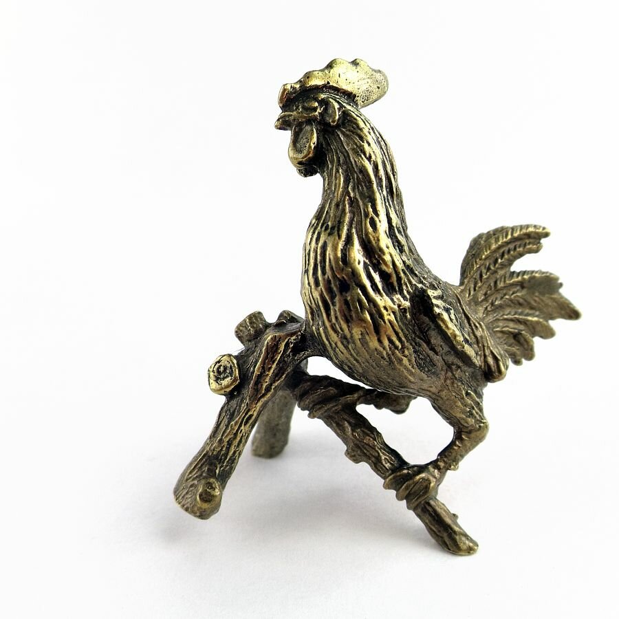 Петух на ветке латунная статуэтка интерьерная для декора дома