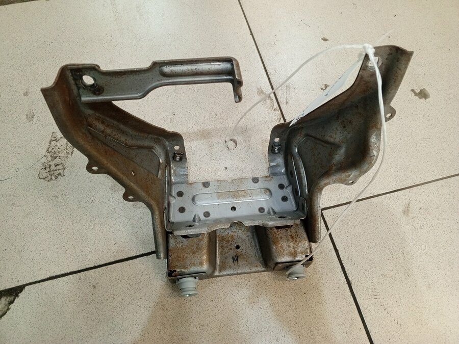 Кронштейн рулевой колонки от Ford Focus 2 2008-2011