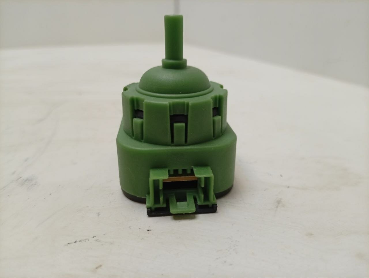 VMUF501B кт19 Датчик уровня для стиральных машин Indesit Ariston 16002692102 б/у