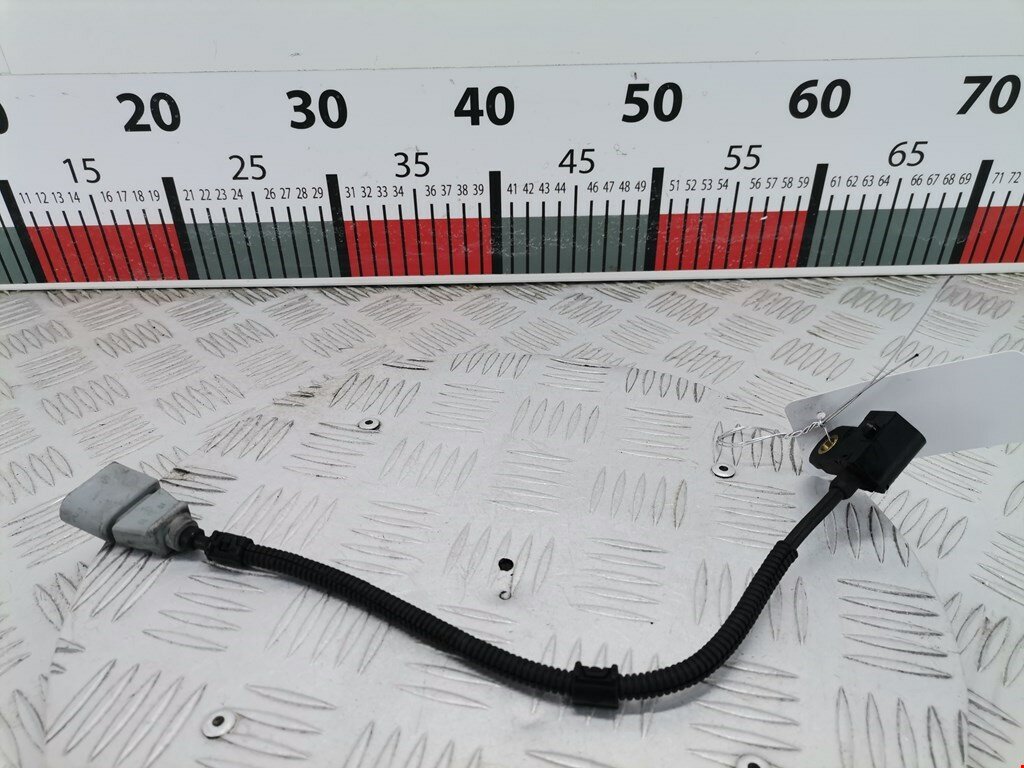 Датчик распредвала Volkswagen Passat 6 038957147E арт. 2013812