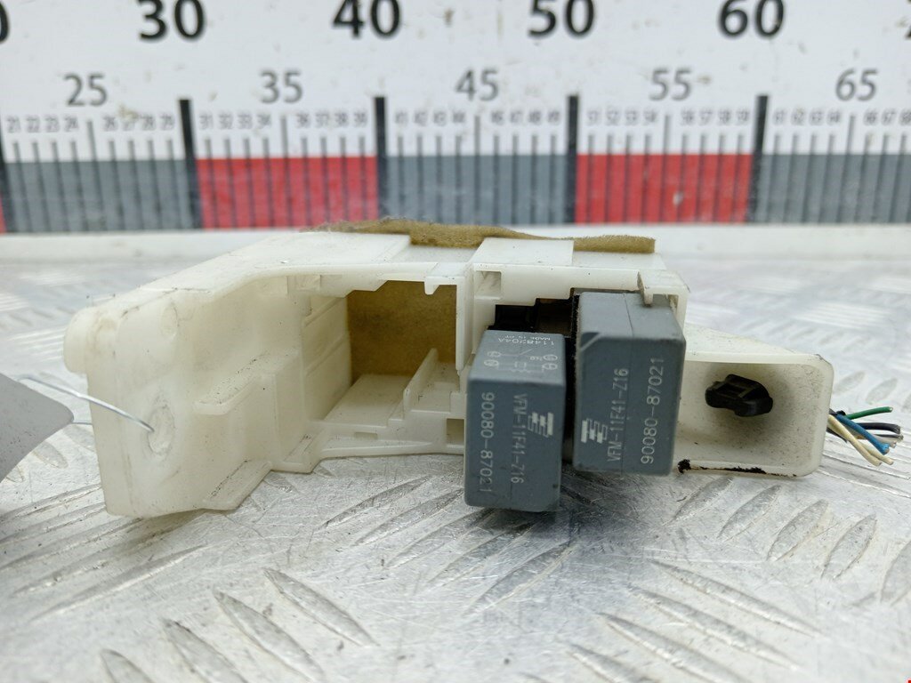 Блок реле Toyota Avensis 3 (T270) арт. 2006622