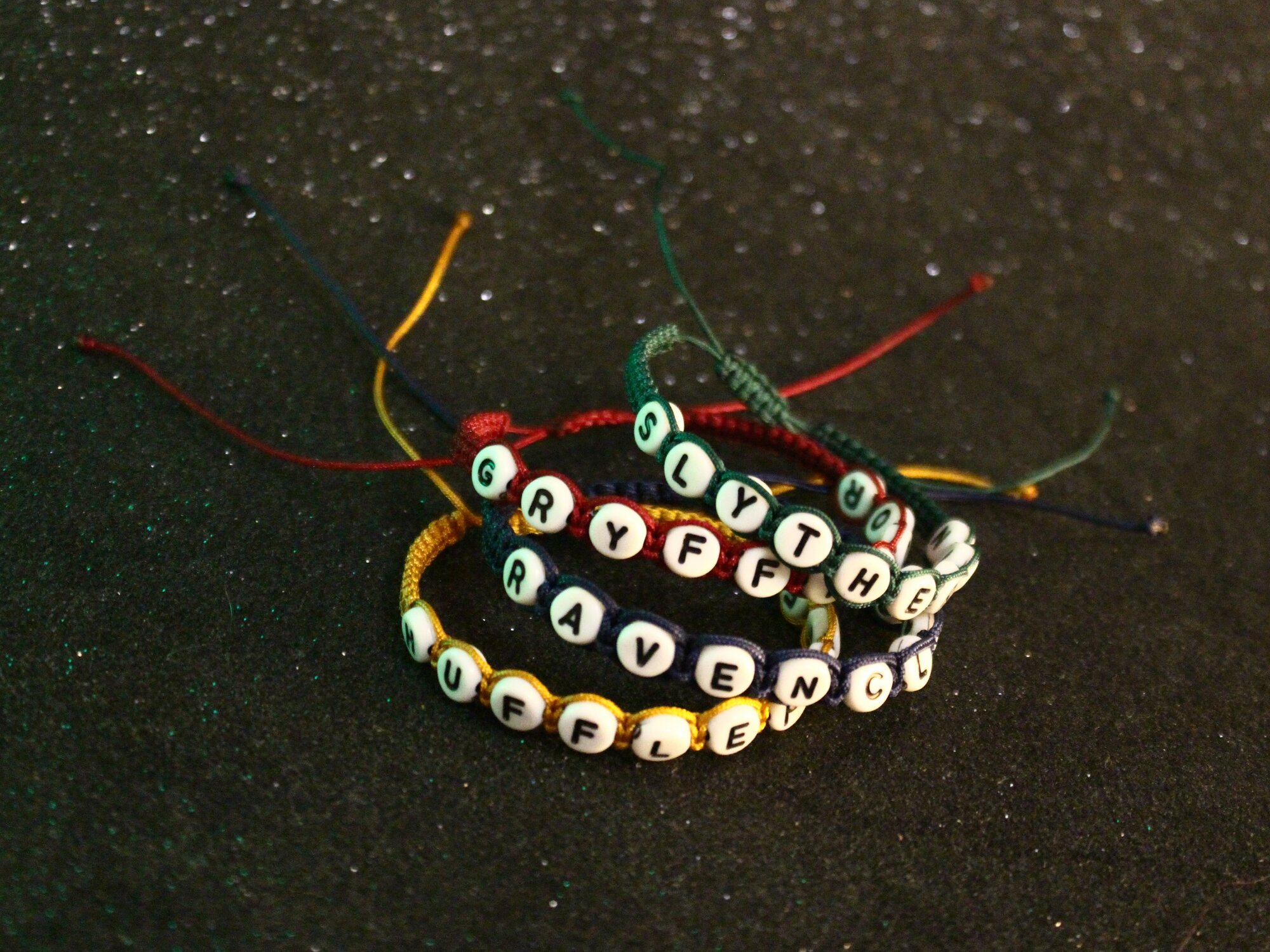 Плетеный браслет, акрил