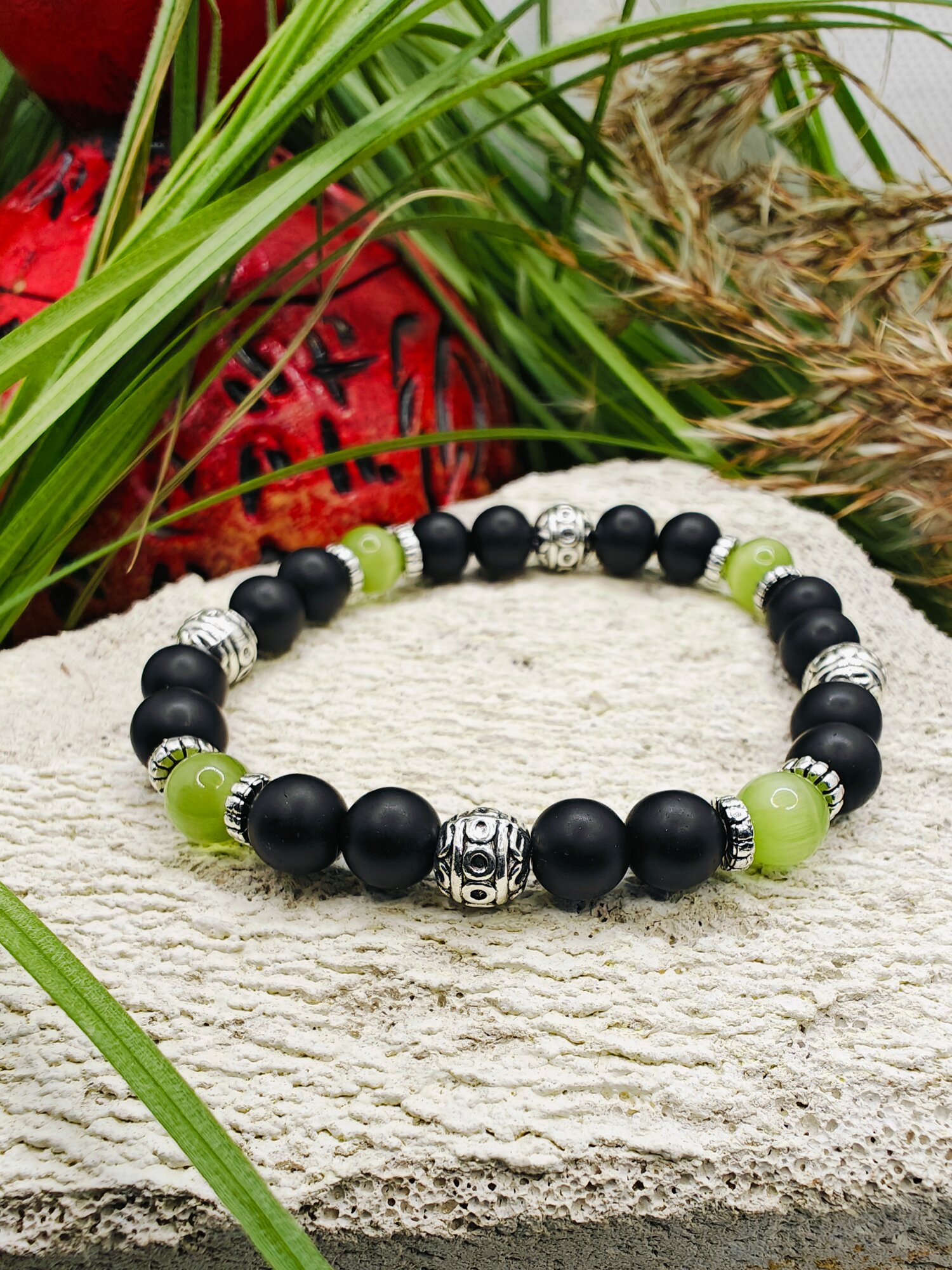 Браслет-нить, кошачий глаз, шунгит