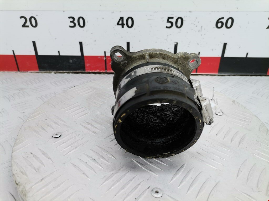 Фланец (штуцер системы охлаждения тройник) Renault Espace 4 8200407431 арт. 1555378