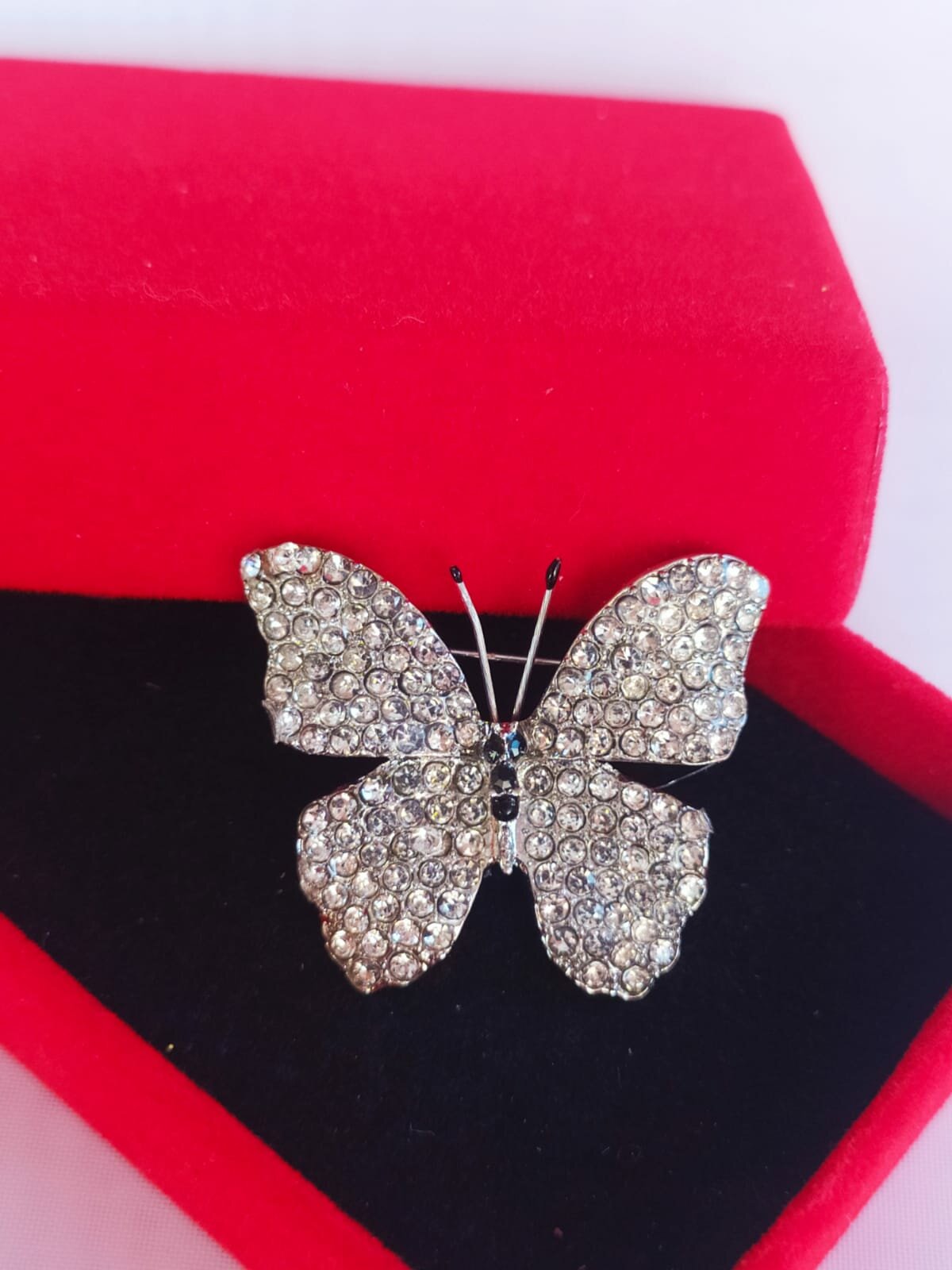 Брошь, стразы