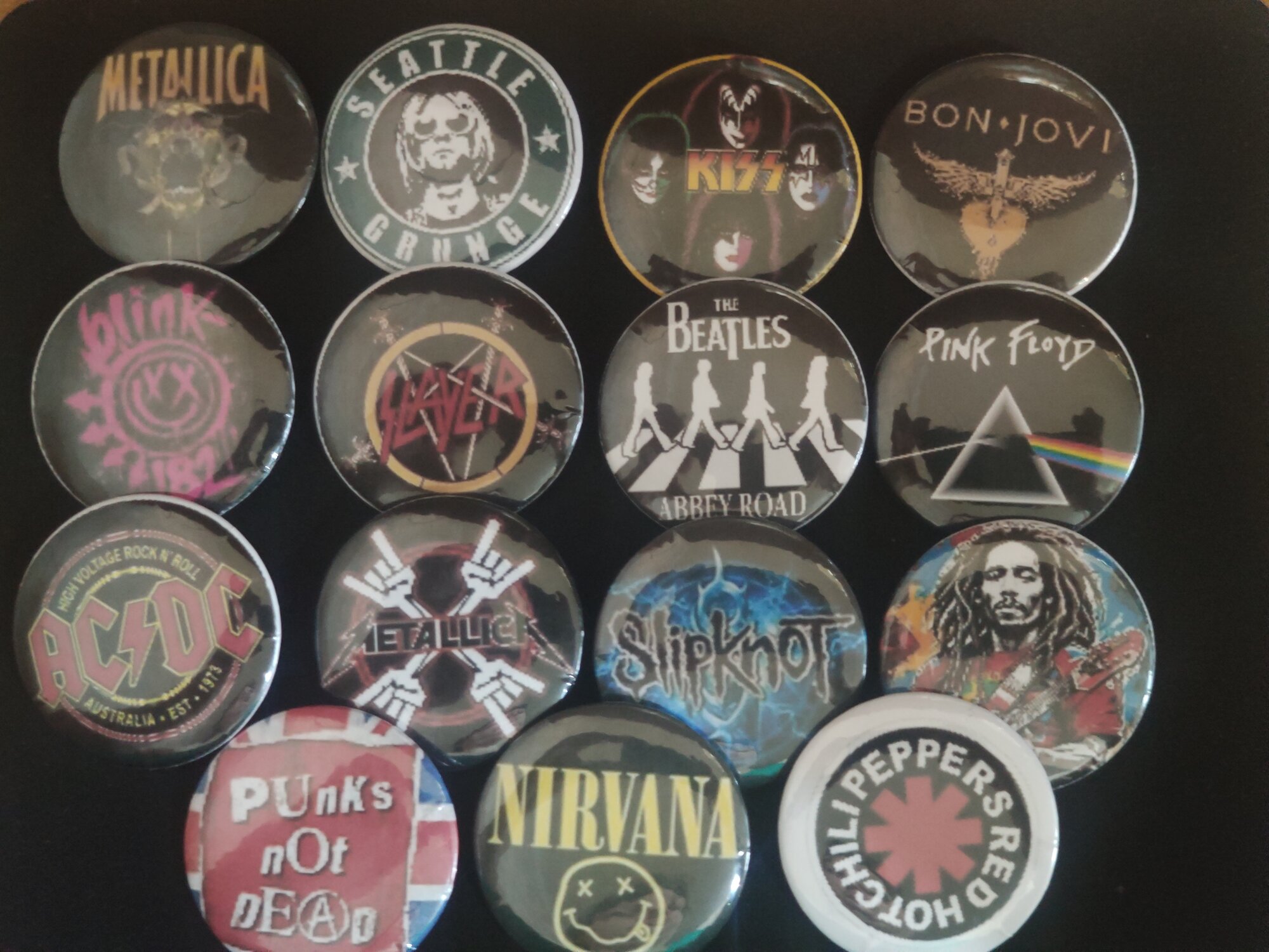 Набор значков "Легенды музыки" – это больше, чем просто коллекция 15 шт.